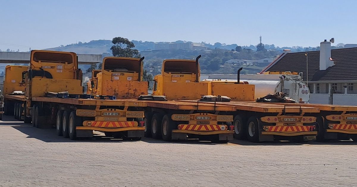KZN - 26 TRI-AXLE FLAT DECK TRAILERS WITH CONTAINER LOCKS | Kopano ...